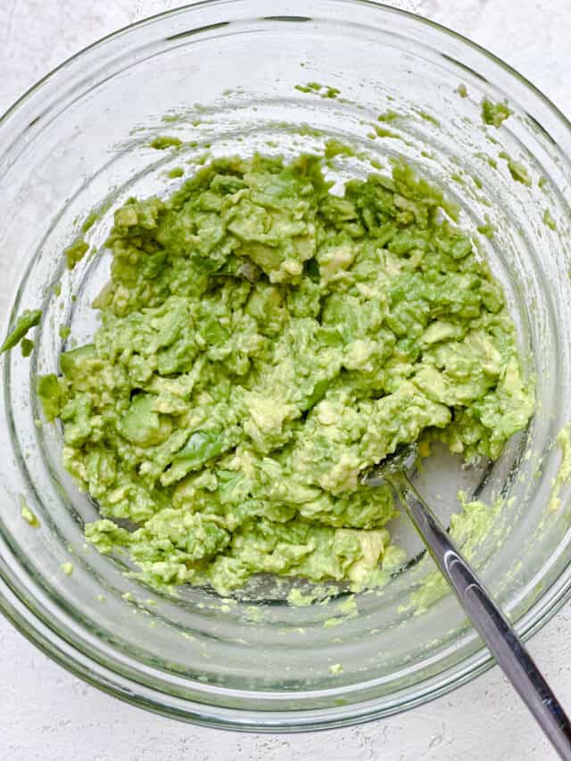 Easy Guacamole Recipe - Plant-Based on a Budget