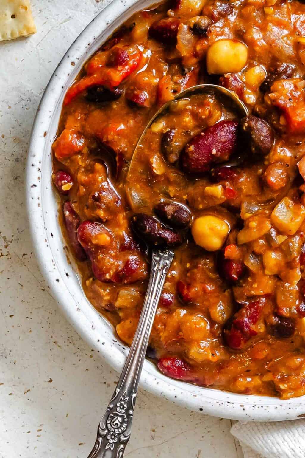 Easy Vegan Chili (With Roasted Bell Peppers) - Plant-Based on a Budget